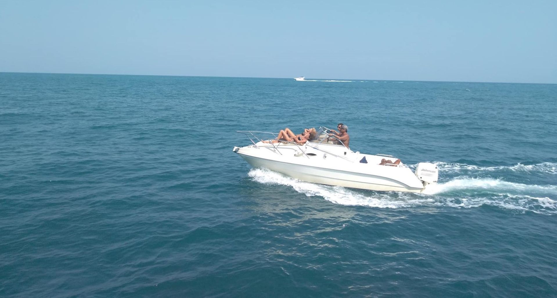 Boat rental Marche | Book or gift online | Freedome