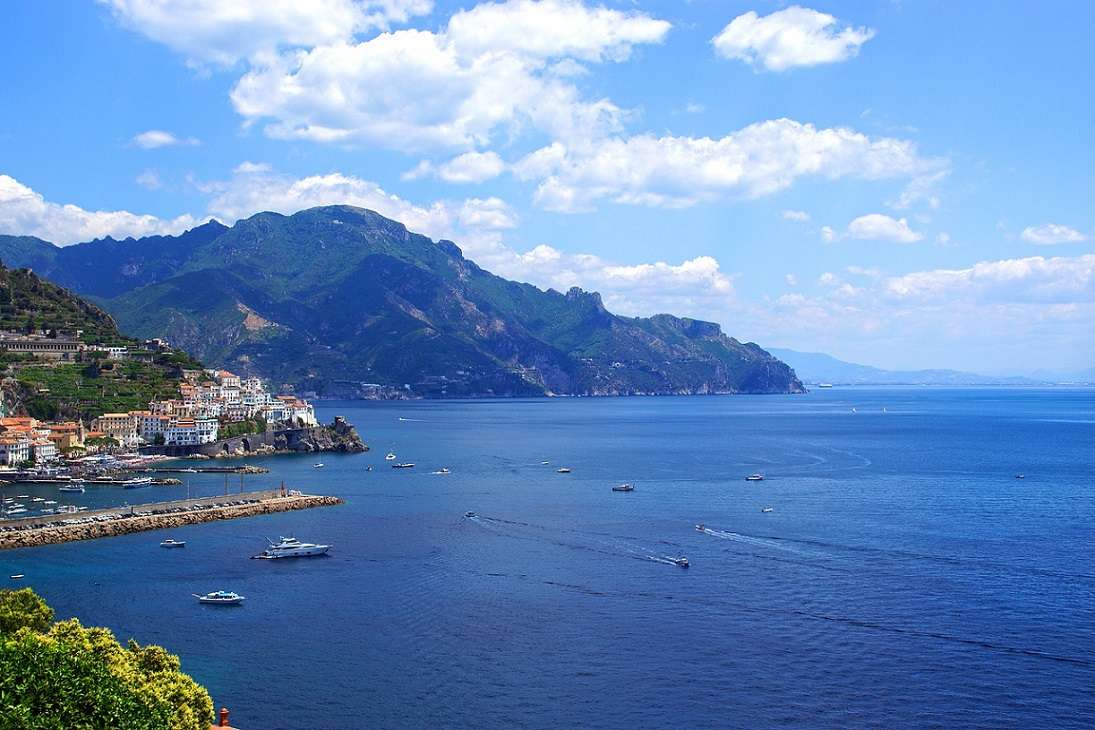 Helicopter Tours Capri | flights starting from €1800 | Freedome