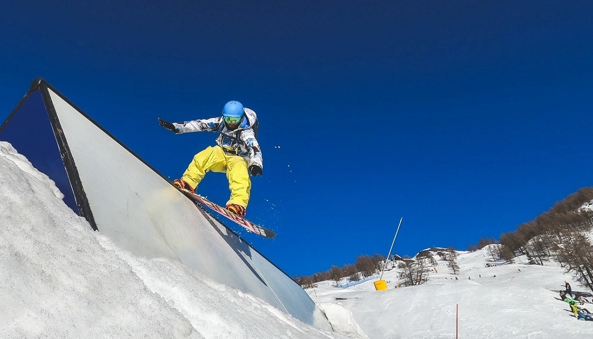 Snowboarding lessons Bardonecchia | Book or gift online | Freedome