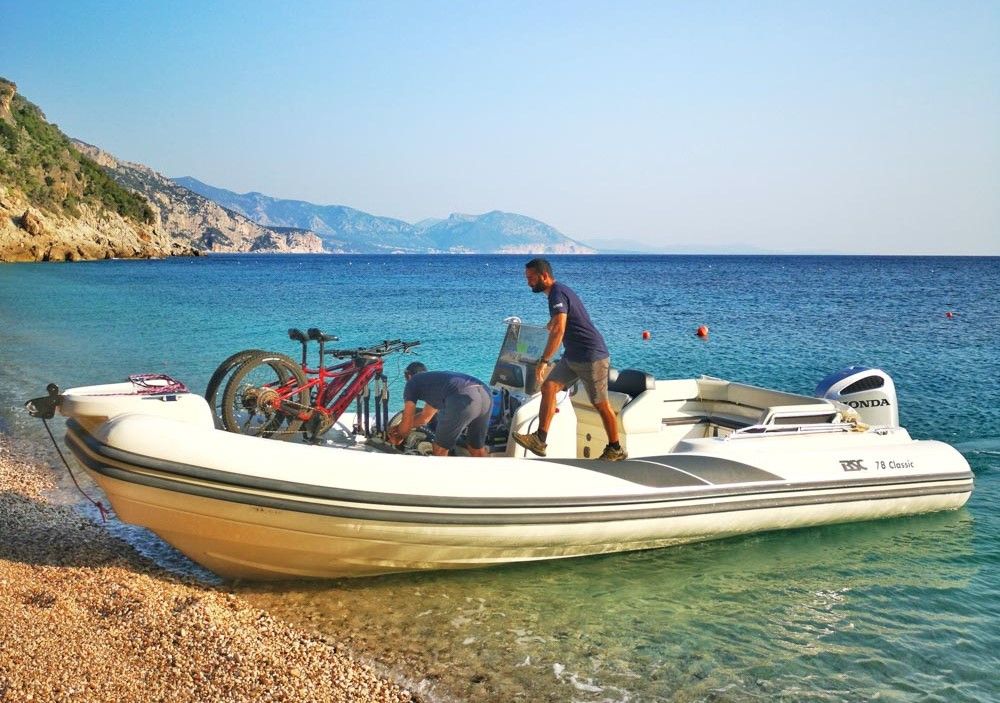 Dinghy rental Baunei | Book or gift online | Freedome