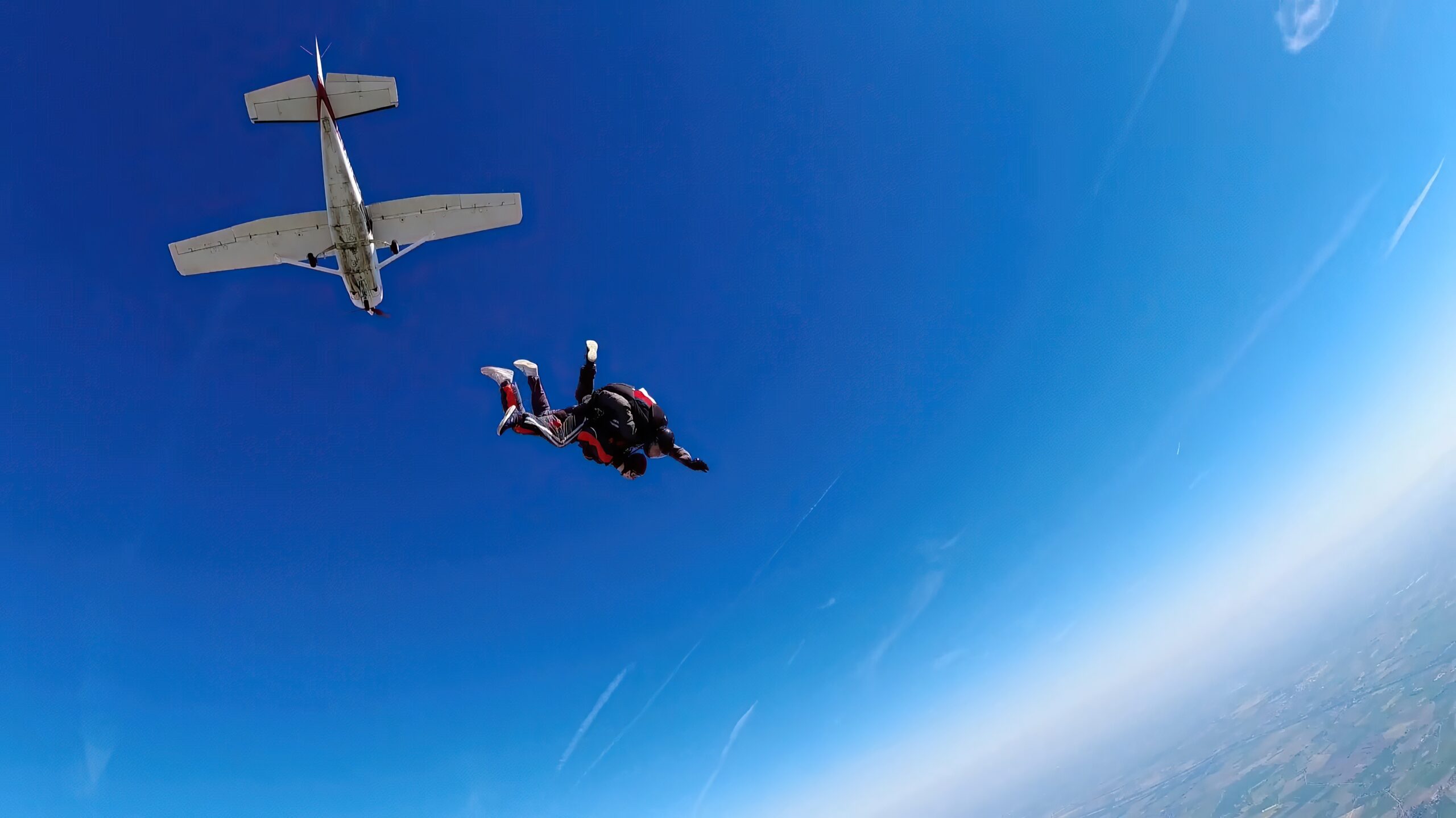 Skydiving Bologna | Starting from €199 | Freedome