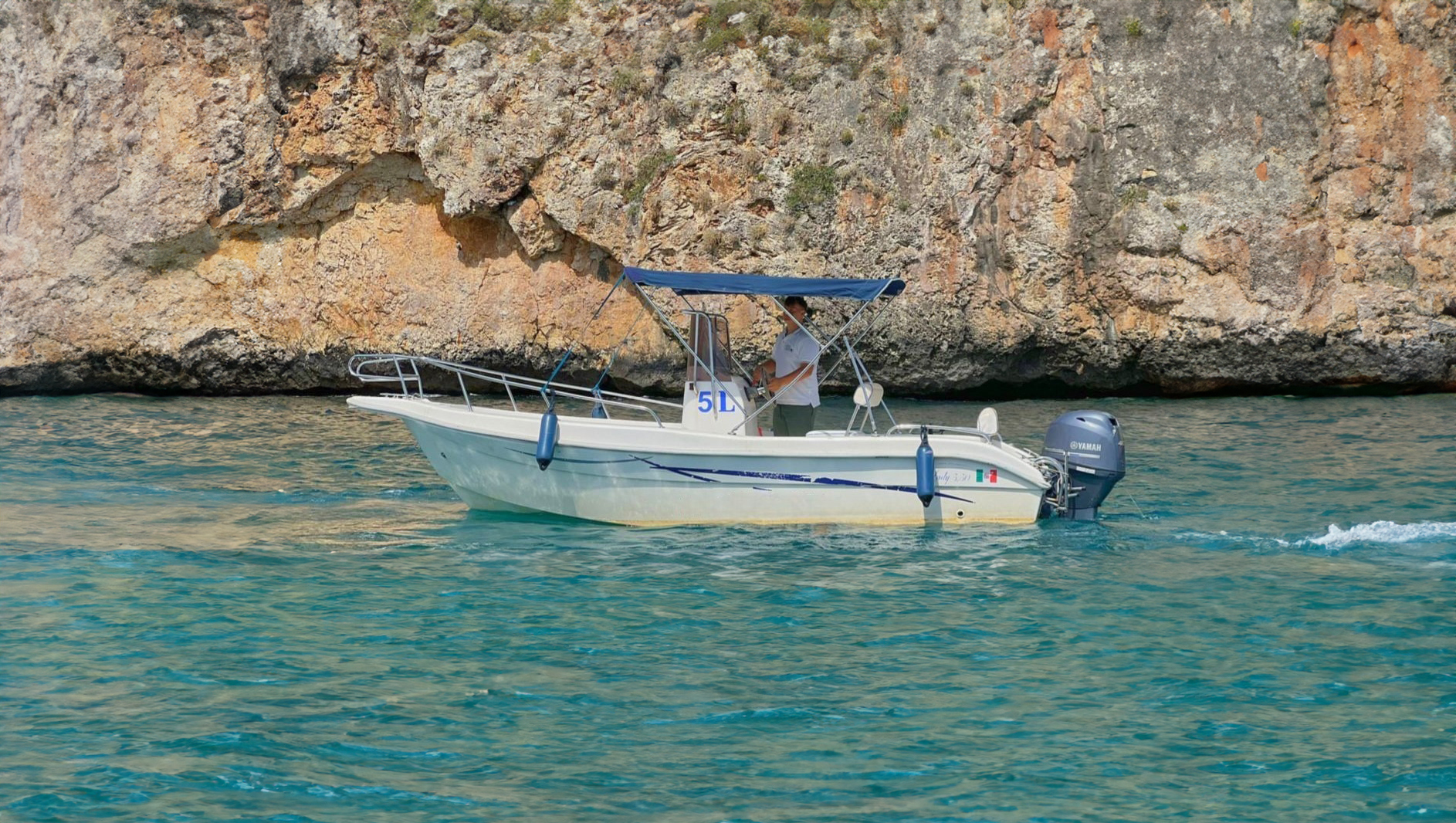 Boat rental Castro (LE) | Starting from €80 | Freedome