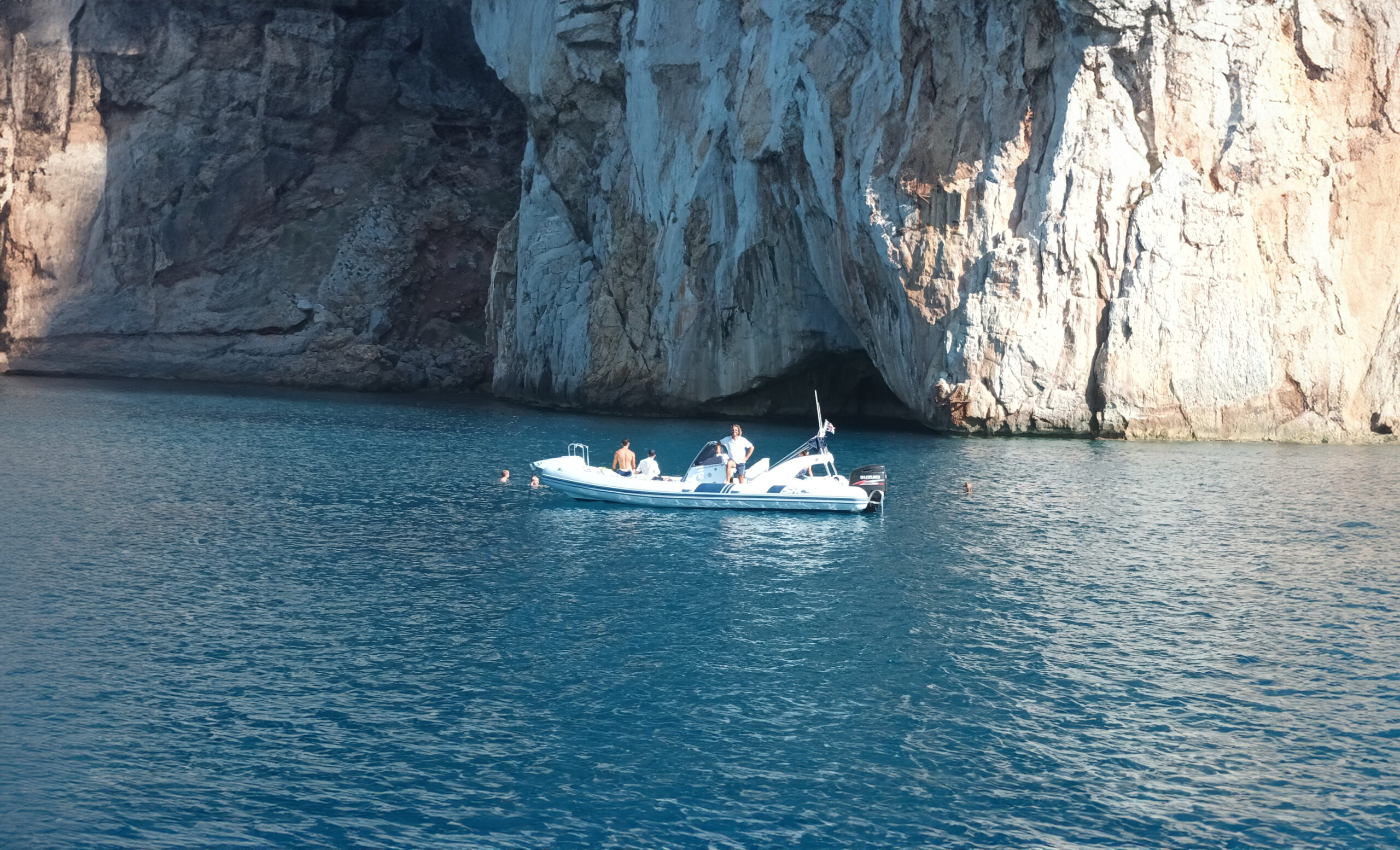 Dinghy tours Porto Flavia | Starting from €70 | Freedome